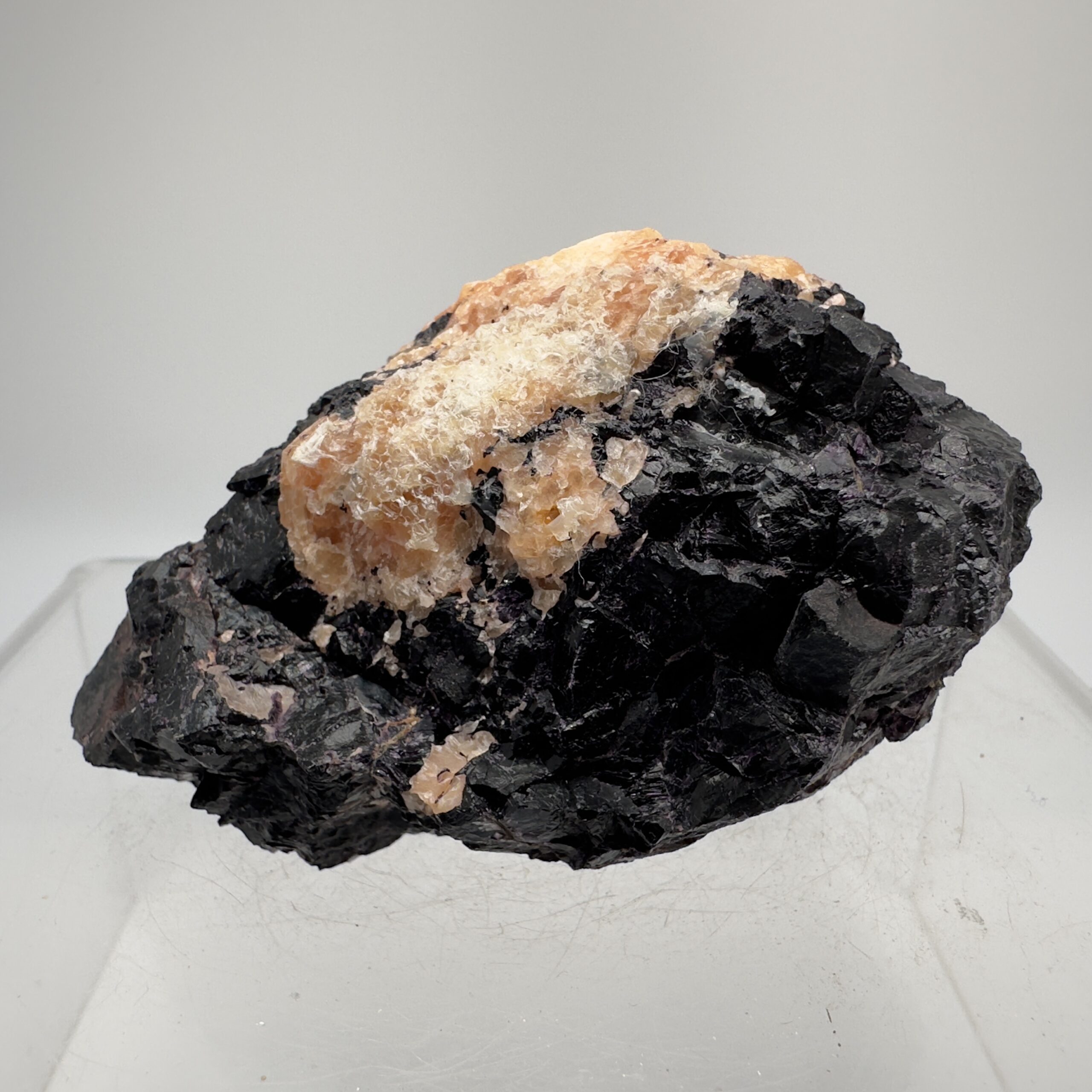 Thorite var. Uranothorite, Fluorite: Yates Mine, Otter Lake, Pontiac ...