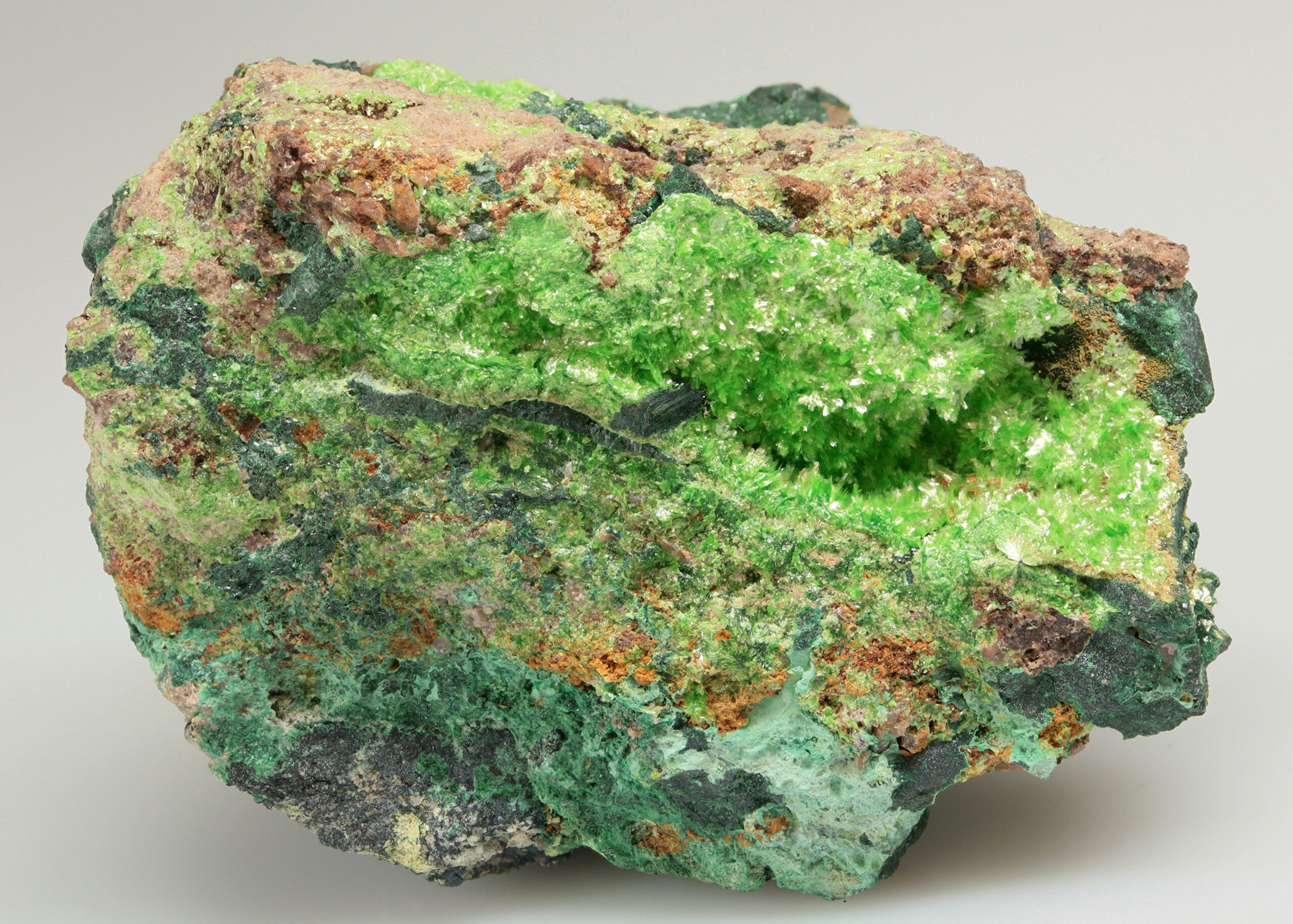 Cuprosklodowskite, Malachite, Digenite: Musonoi Mine, Kolwezi ...