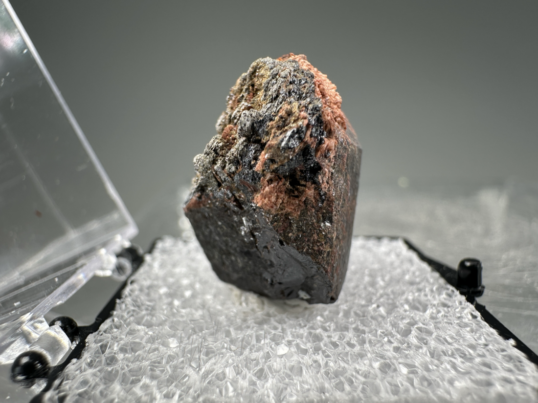 Euxenite-(Y): Beryl Pit, Quadeville area, Lyndoch Township, Renfrew ...