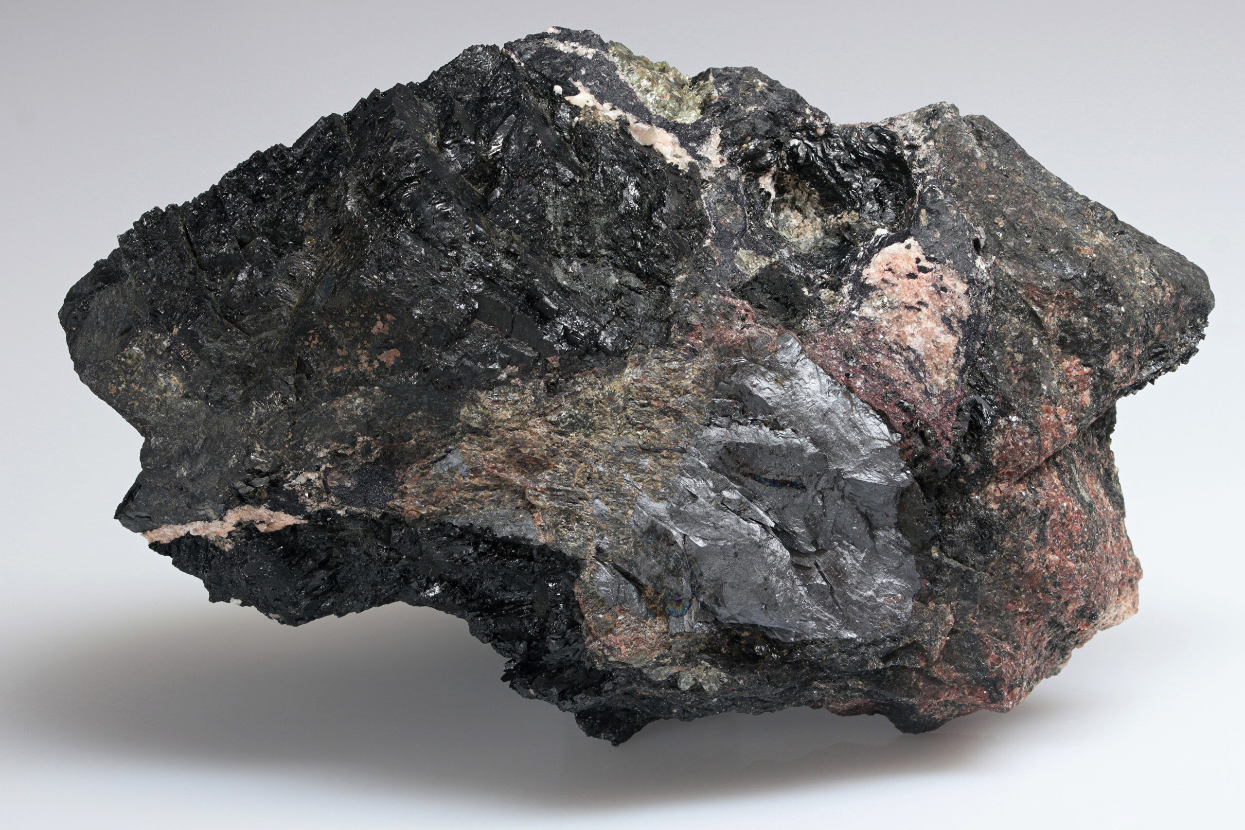 Uraninite, Fluorite, Pyroxene: Richardson Mine, Cardiff Township ...