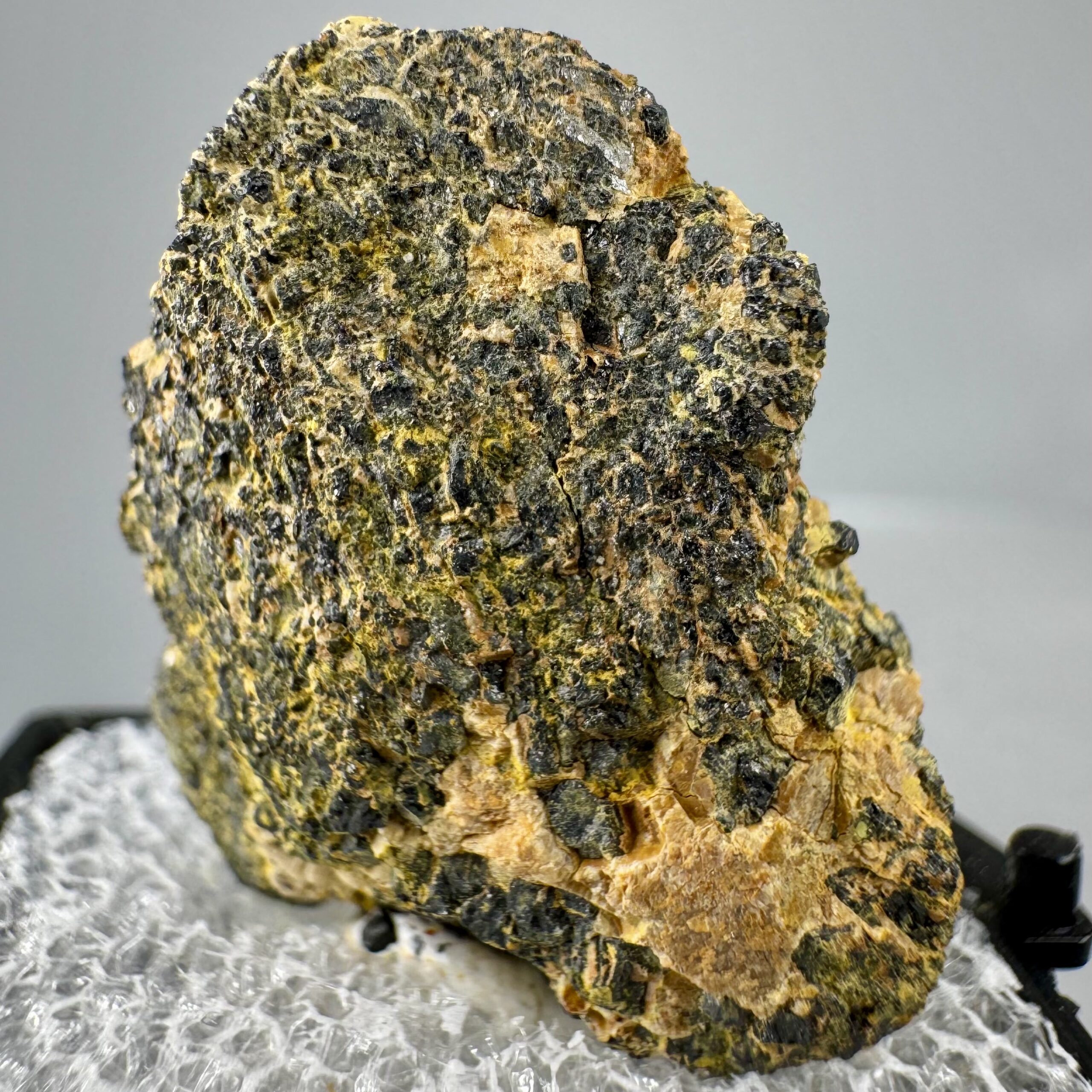 Becquerelite, Uraninite: Rock Landing Quarry, Haddam Neck, Haddam ...