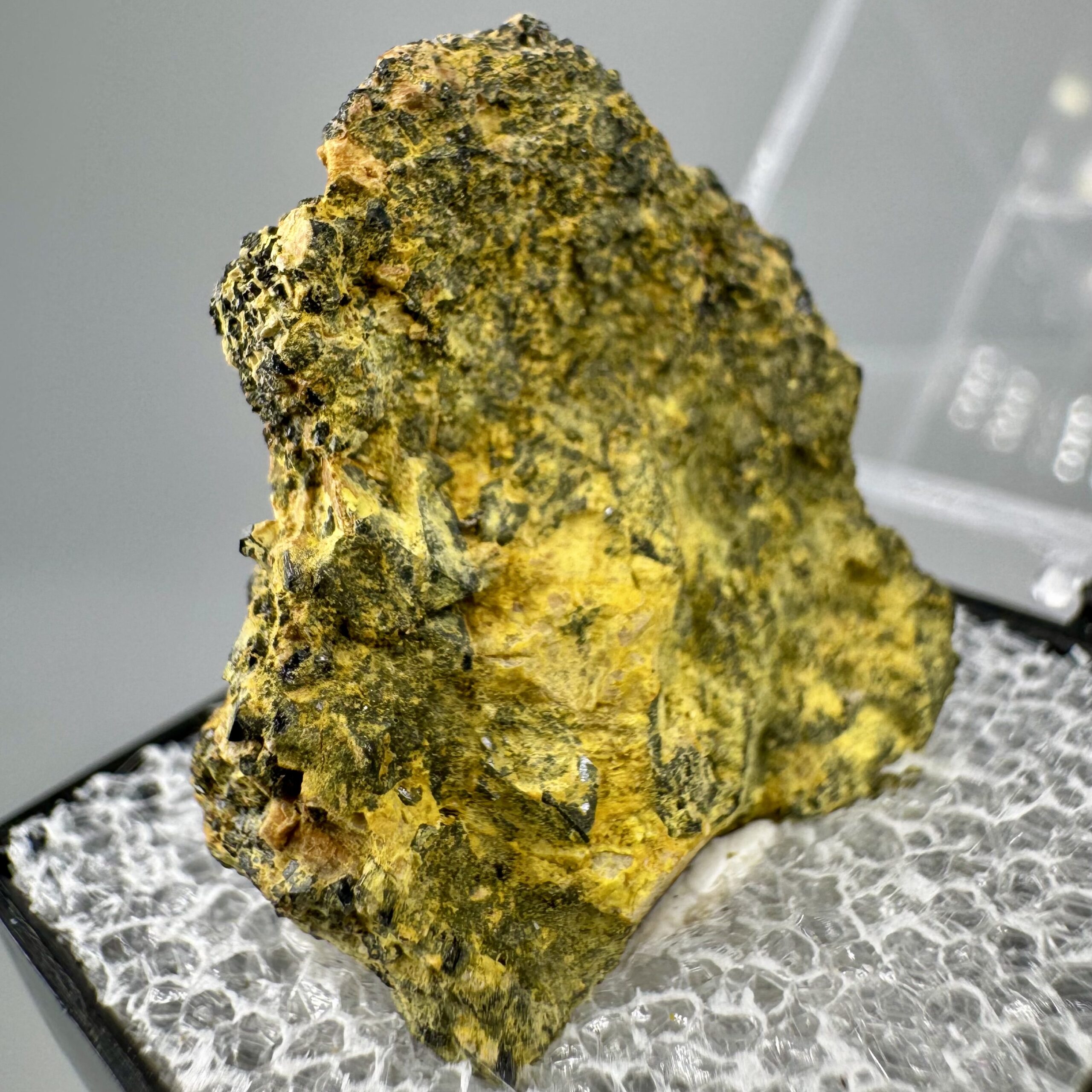 Becquerelite, Uraninite: Rock Landing Quarry, Haddam Neck, Haddam ...