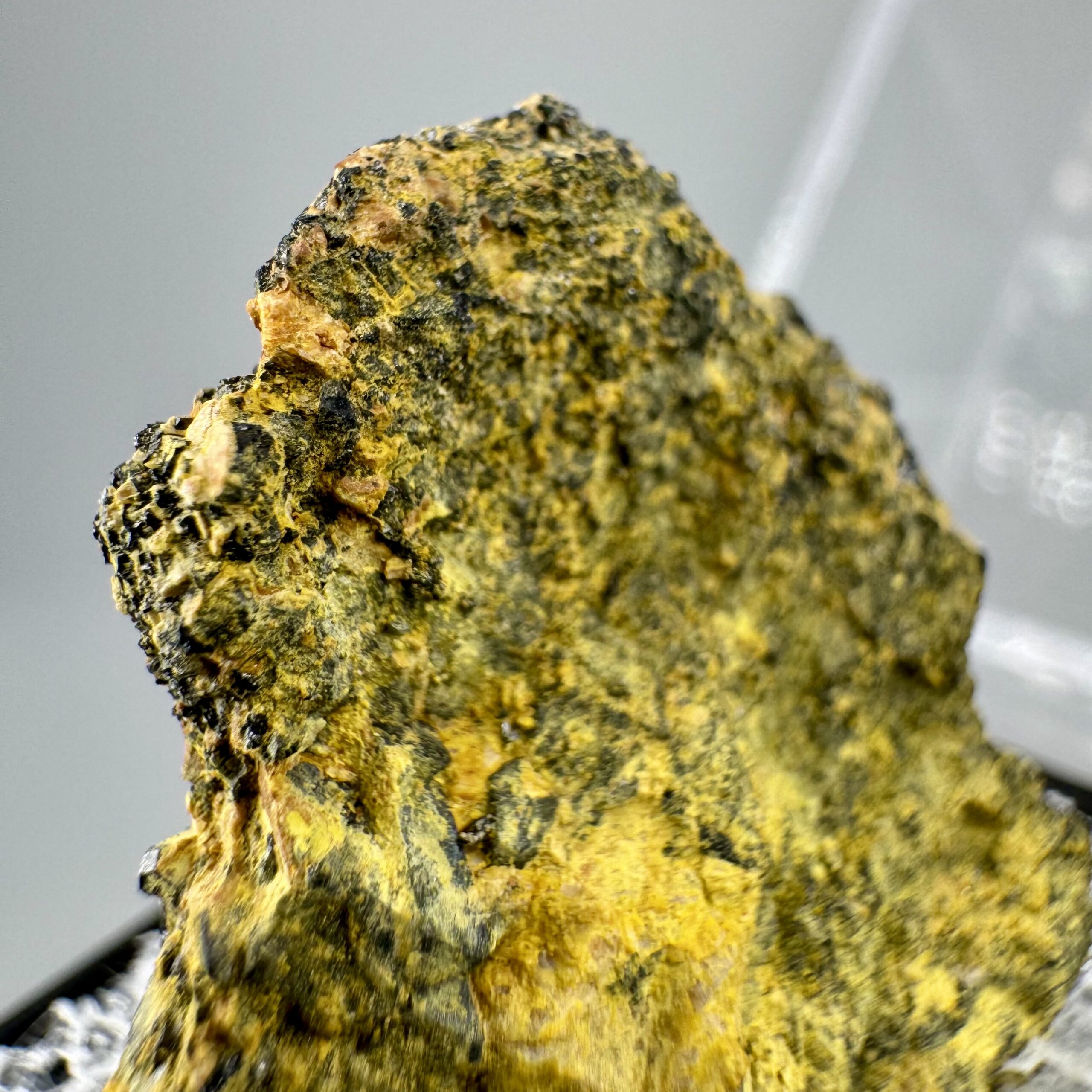 Becquerelite, Uraninite: Rock Landing Quarry, Haddam Neck, Haddam ...