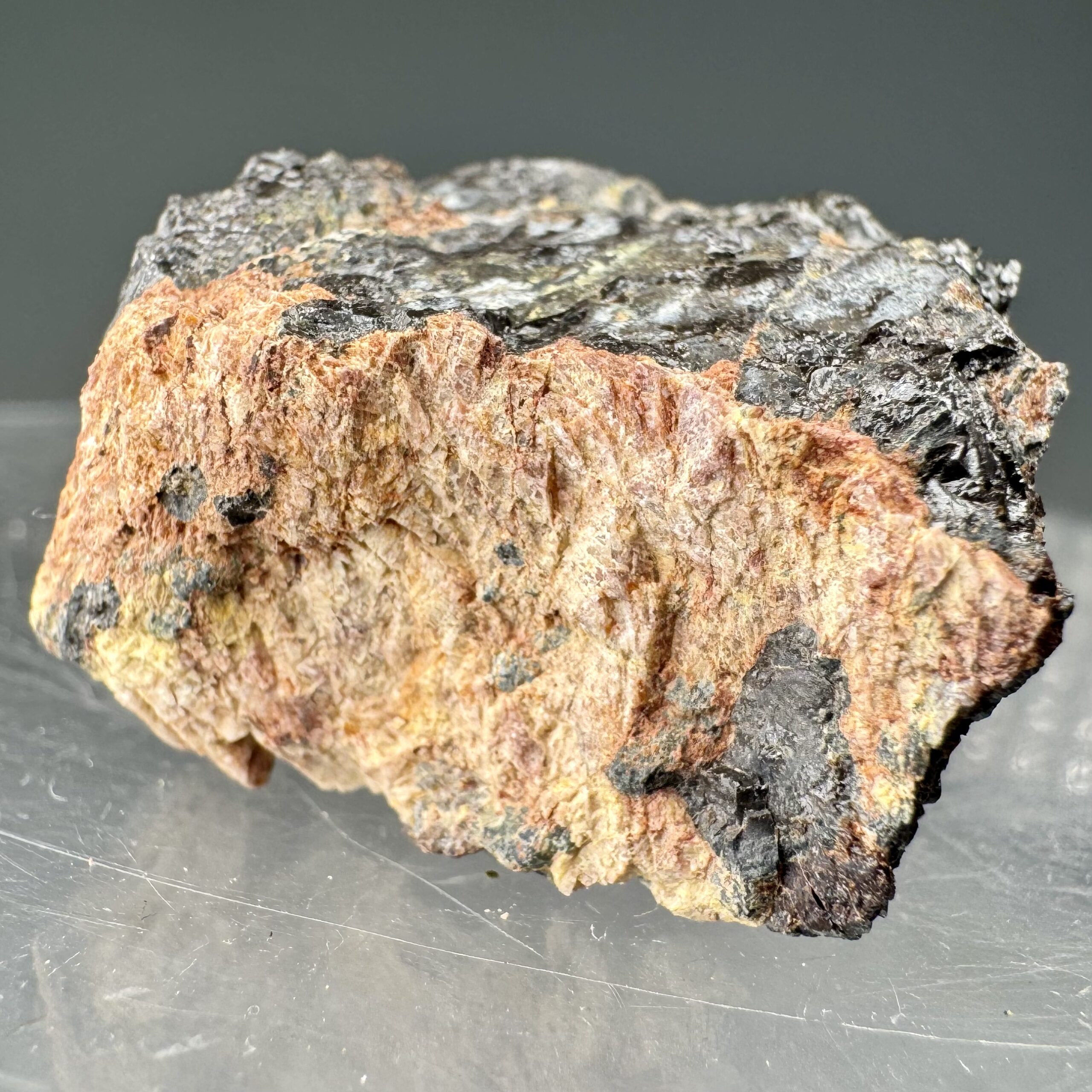 Samarskite-(Y): Oregon #3 Pegmatite, South Platte District, Jefferson ...