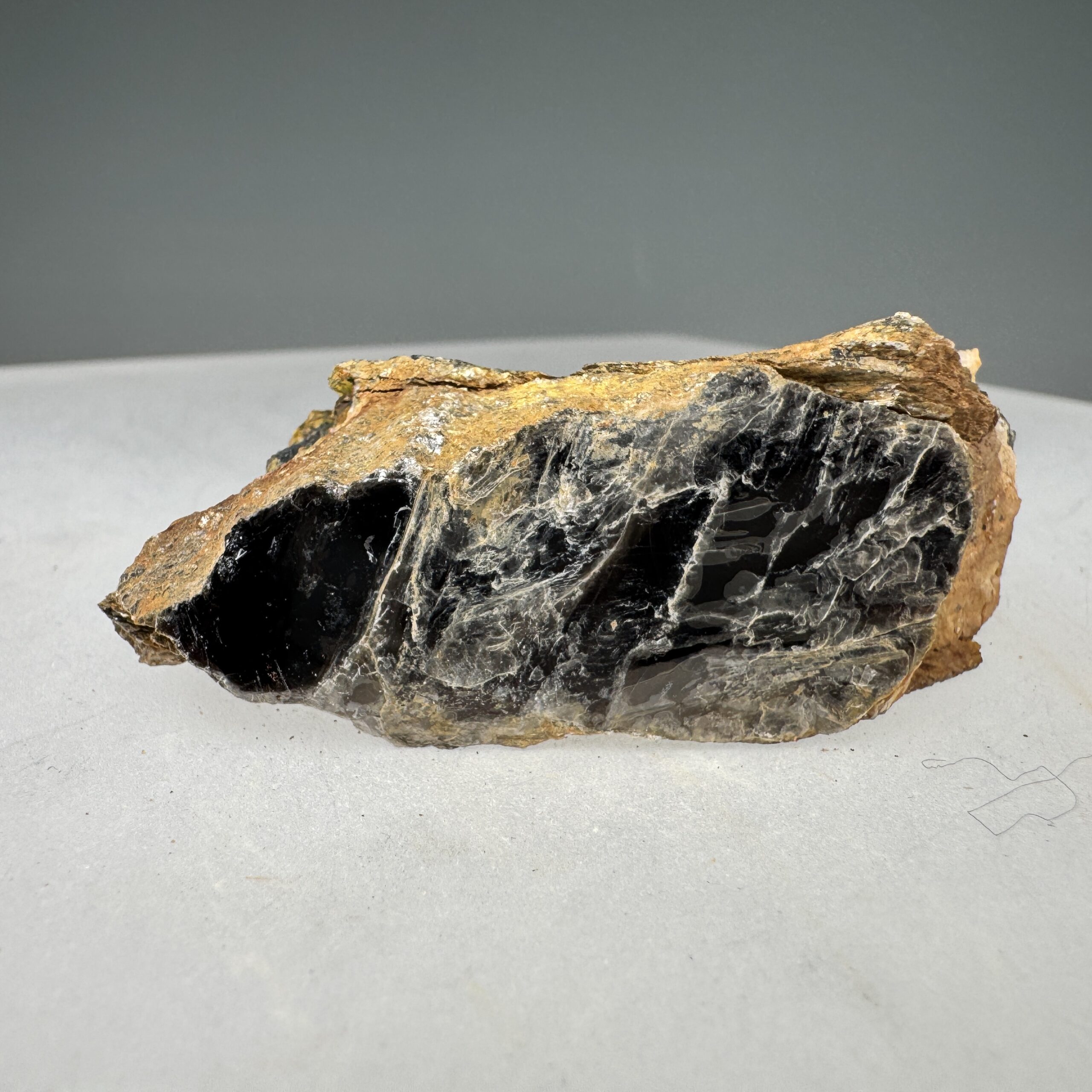 Uraninite, Muscovite, Albite: John Salak Quarry, Haddam, Middlesex ...